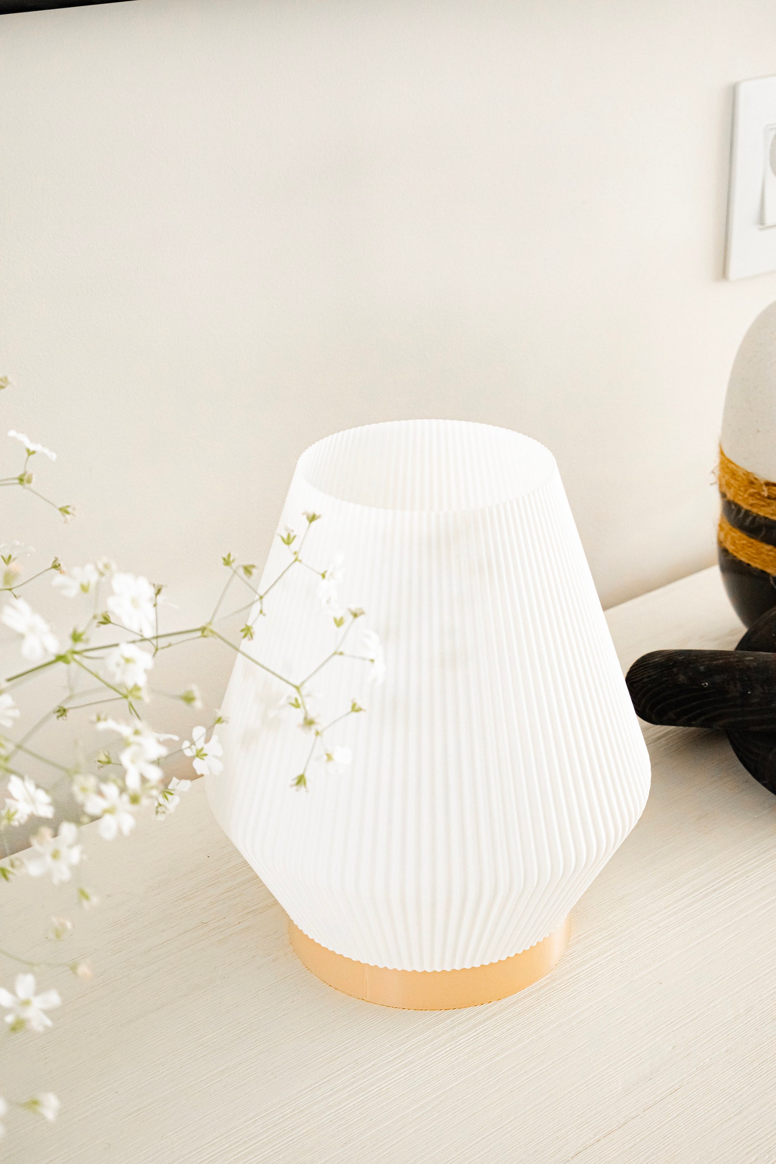 Short Table Lamp for Bedroom, Simple Desk Lamp, Modern LED Lamp, Cute ...