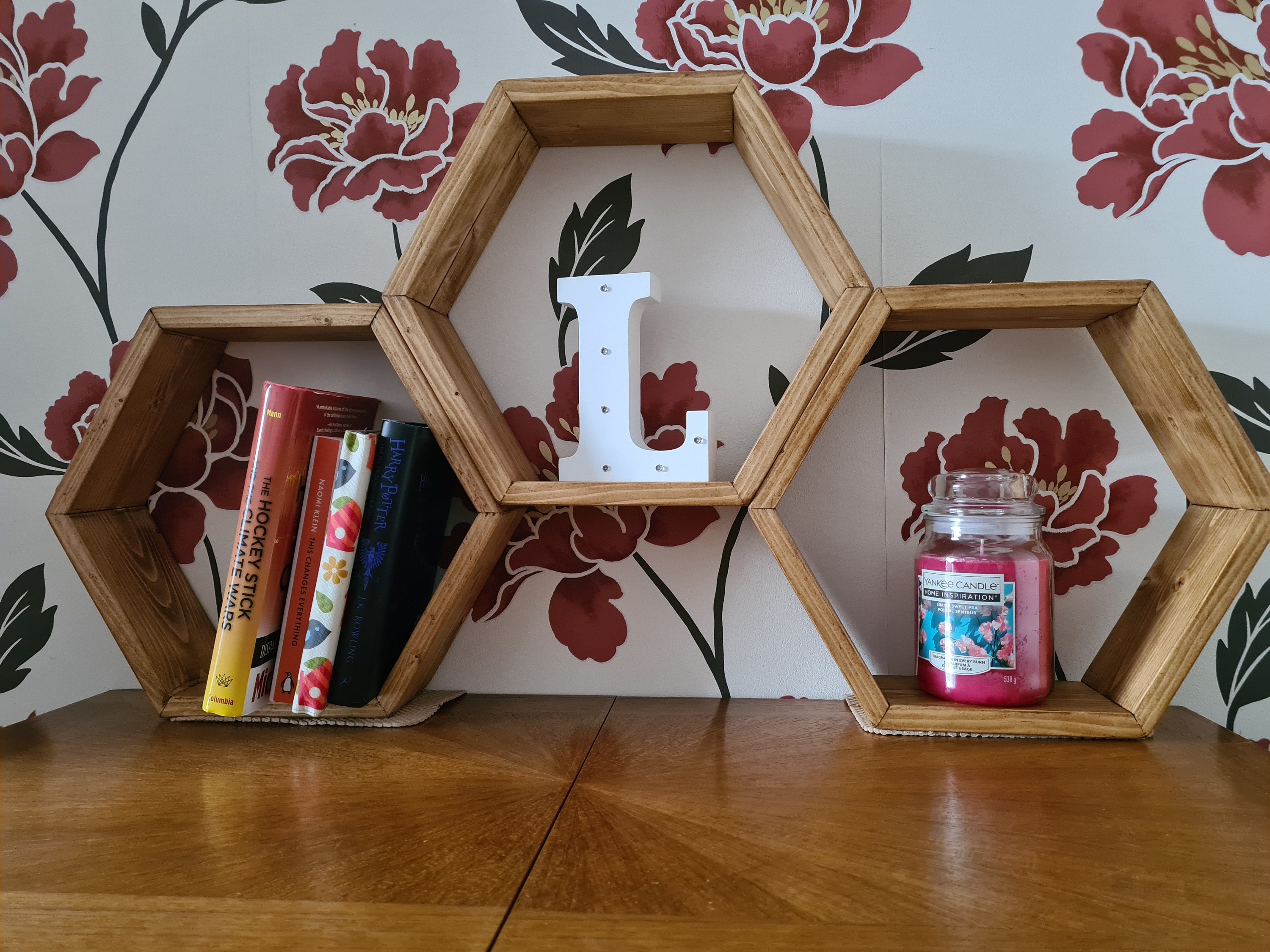 Janus (medium) - Floating Honeycomb Hexagonal Geometric Shelves - Etsy UK