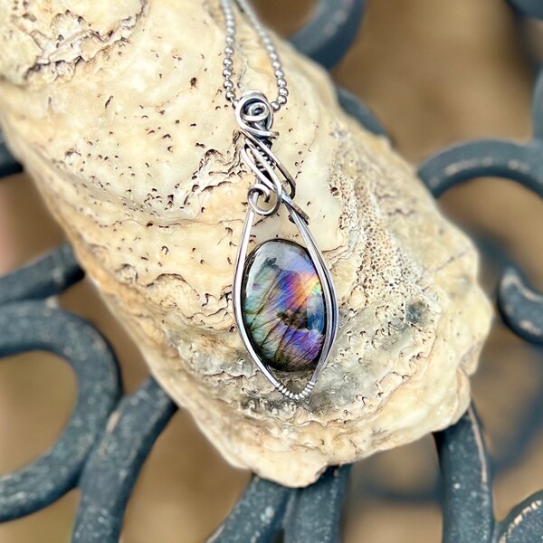 Spectrolite Pendant - Etsy