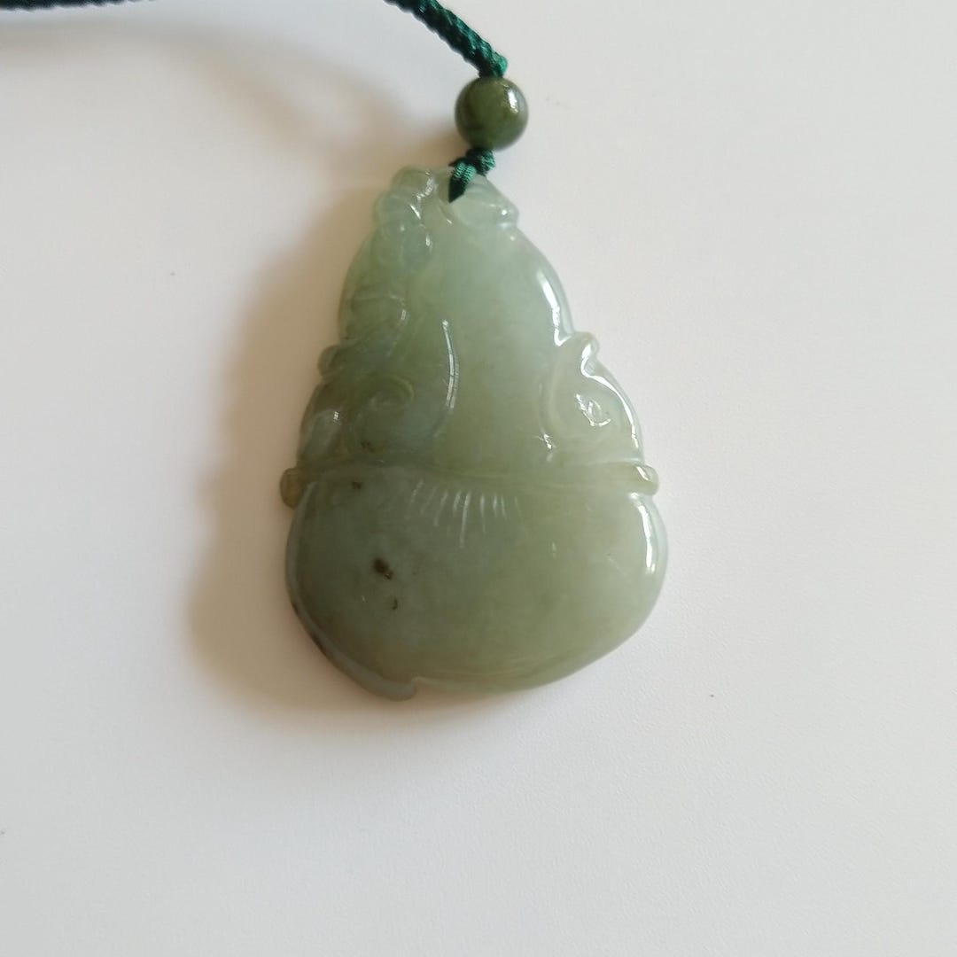 Green Jadeite Jade Gourd 葫芦pendant. Hand Carved Flower on the Jade ...