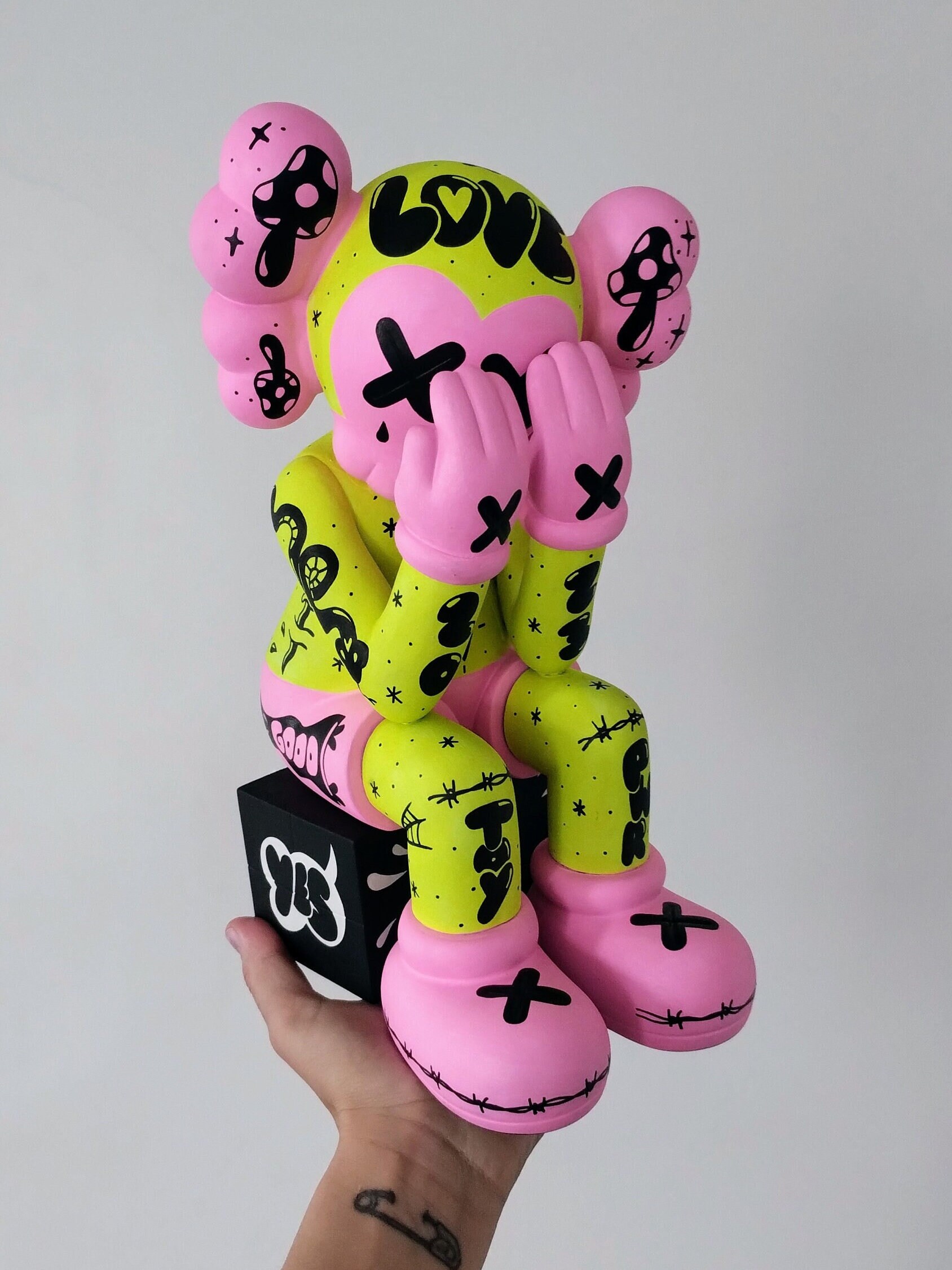 Custom Passing Through Art Toy Articulated - Pop Neon Colors Hype ...