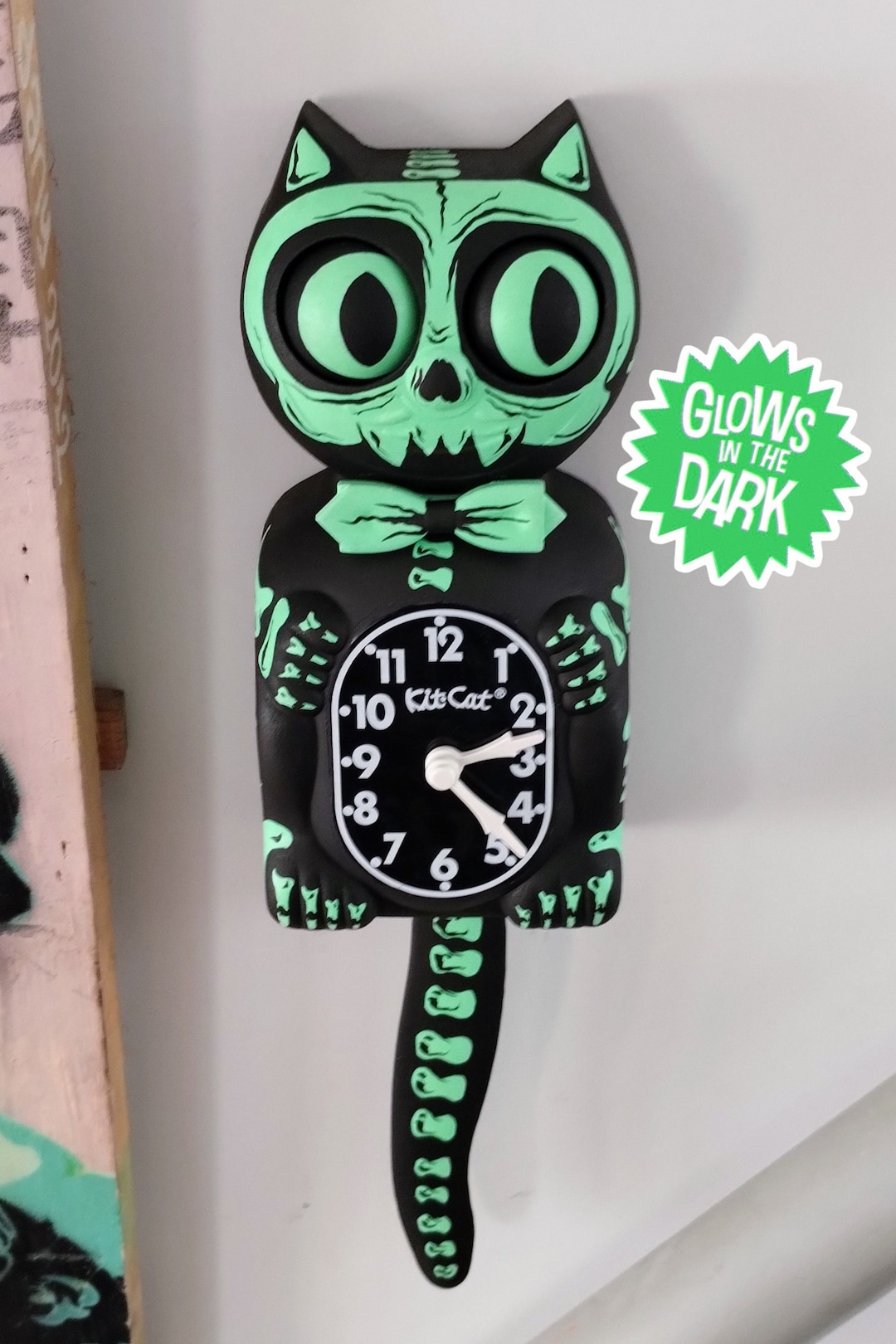 Glow in the Dark Skeleton Kit-cat Klock© Custom Clock - Horror Skull ...