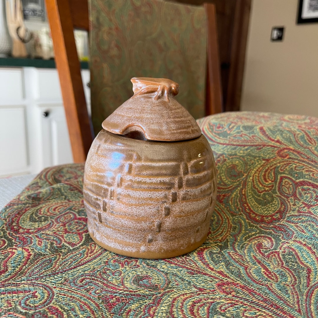 Frankoma Honey Pot in the Beehive Shape With a Cute Bee on Top - Etsy