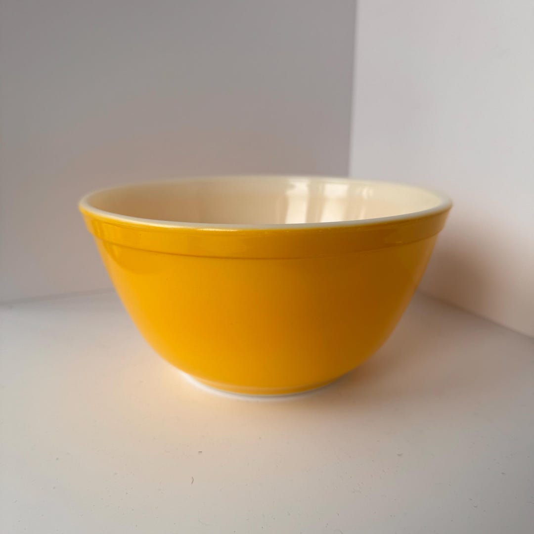 Pyrex Daisy 402 Light Yellow Mixing Bowl – 1.5 Qt - Etsy