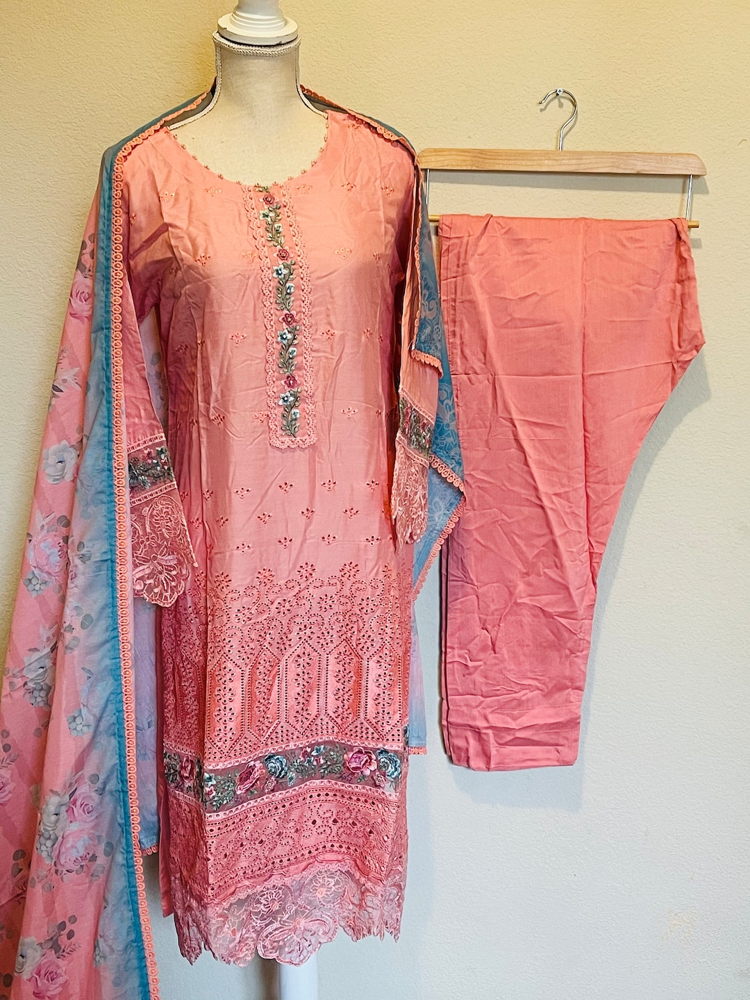 Tawakal Design Suits, Shalwar Kameez Dresses, Embroidered Lenin Clothes ...