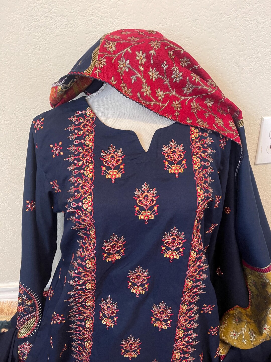 Pakistani Marina Dress, Wool Shawl Embroidered Suit, Printed ...