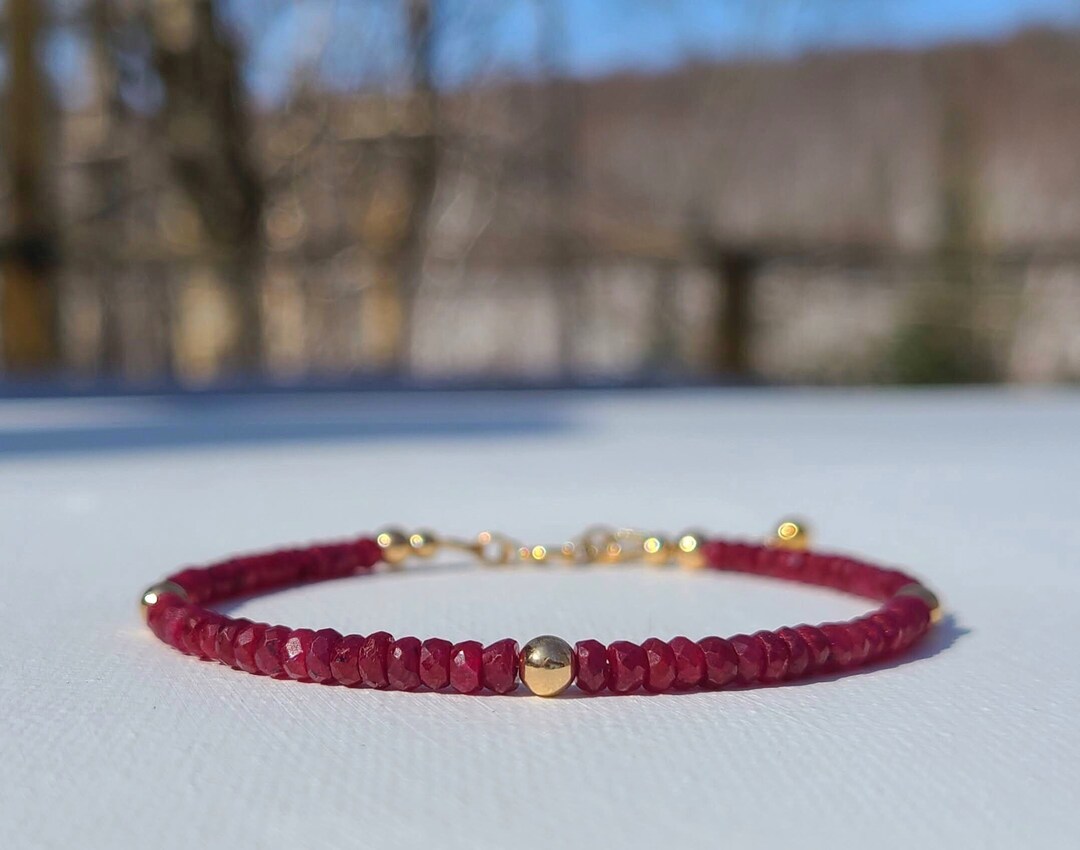 Pulsera de rubí, corindón de rubí, joyería llena de oro, piedra de ...
