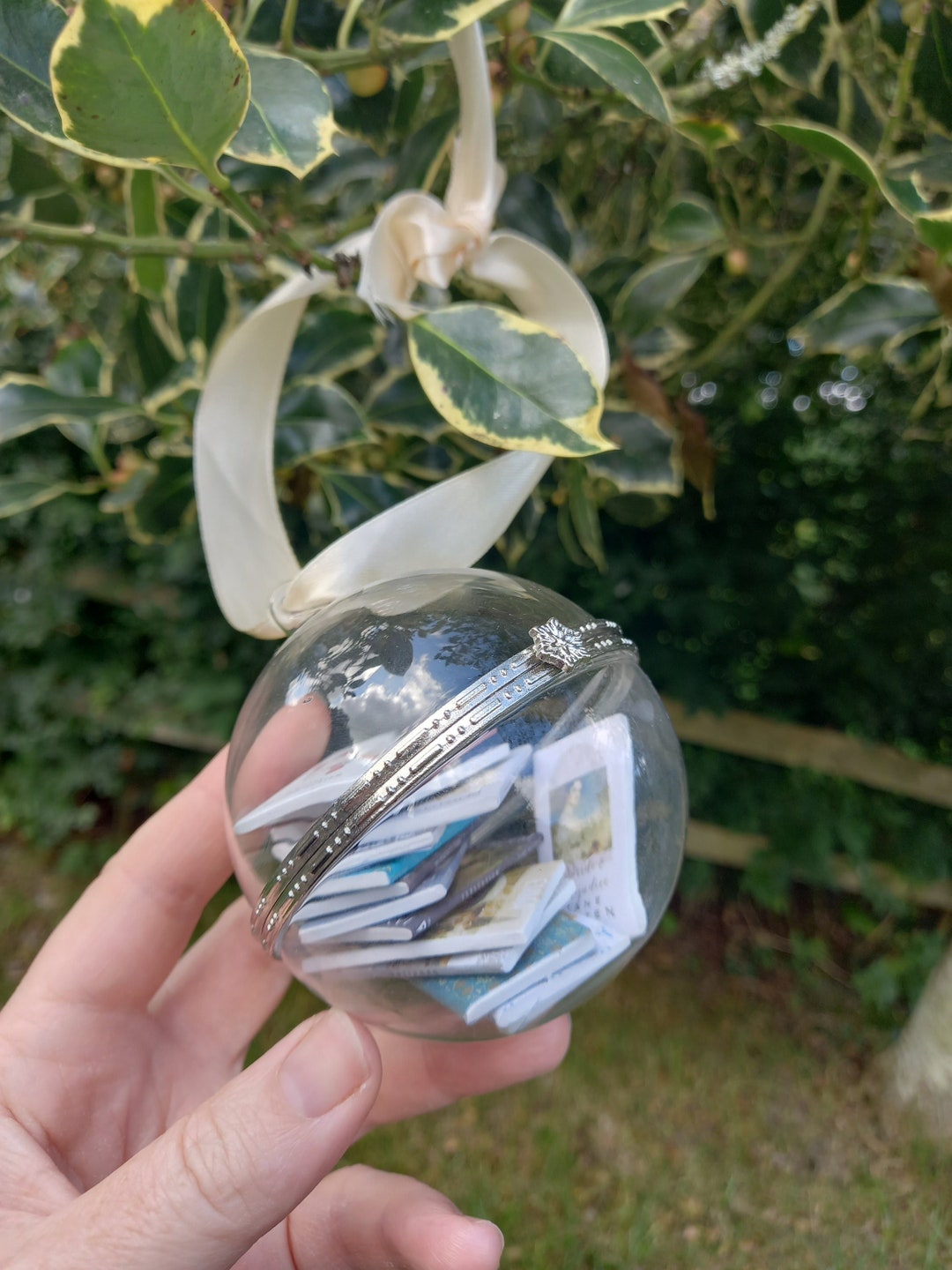 Jane Austen Gift: 8cm Glass Decoration, Filled With 15x Wrapped Eco ...