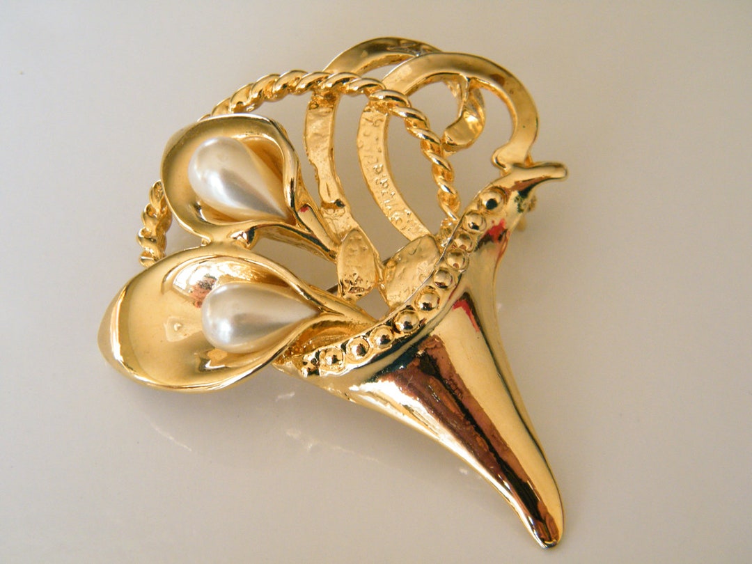 Cala Lily Basket Brooch or Pin in Gold Tone and Pearls With 3D Design ...
