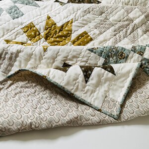 Retro Inspired Throw Quilt, Vintage Inspired Quilt, Neutral Throw Quilt ...