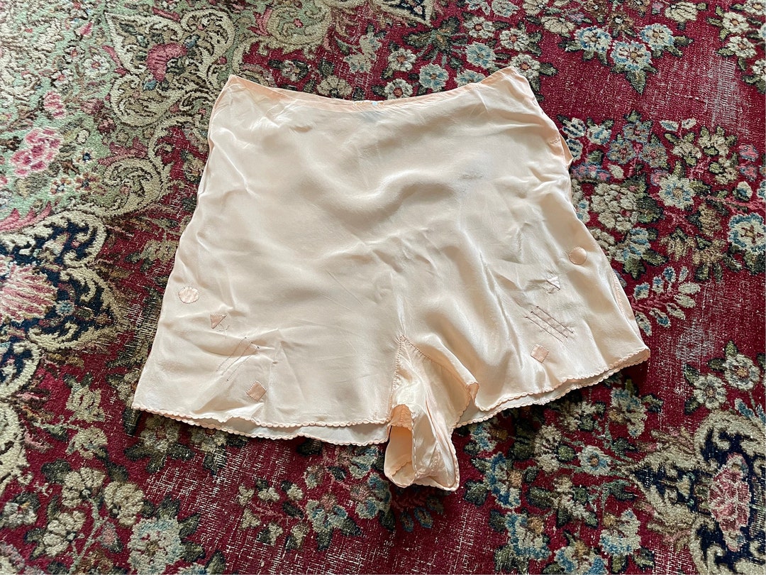 Vintage Peach Silk Tap Pants, 1930’s Peach Pink Lingerie, Scalloped Hem ...