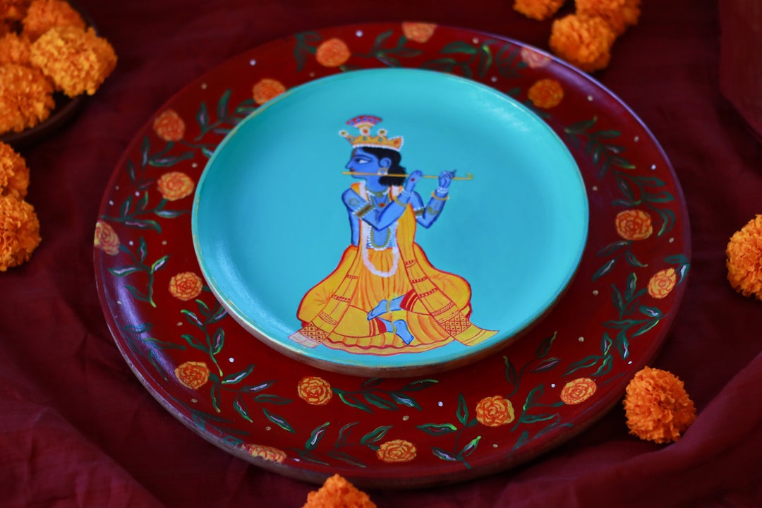 Wall Art of Lord Krishna on Wooden Plate With Beautiful Marigold Border ...