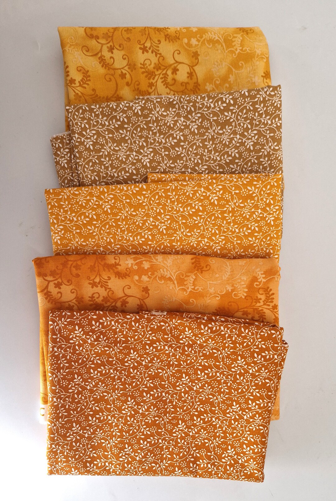 5 FQ Cotton Autumn Bundle Cotton Ochre and Ochre Orange Colour Blenders ...