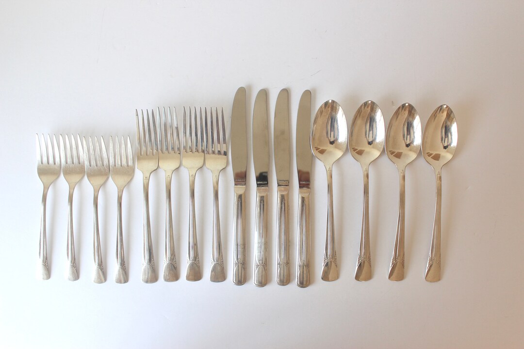 1939 Bouquet Embassy 16 Pieces 4 4-piece Place Settings Vintage Silver ...