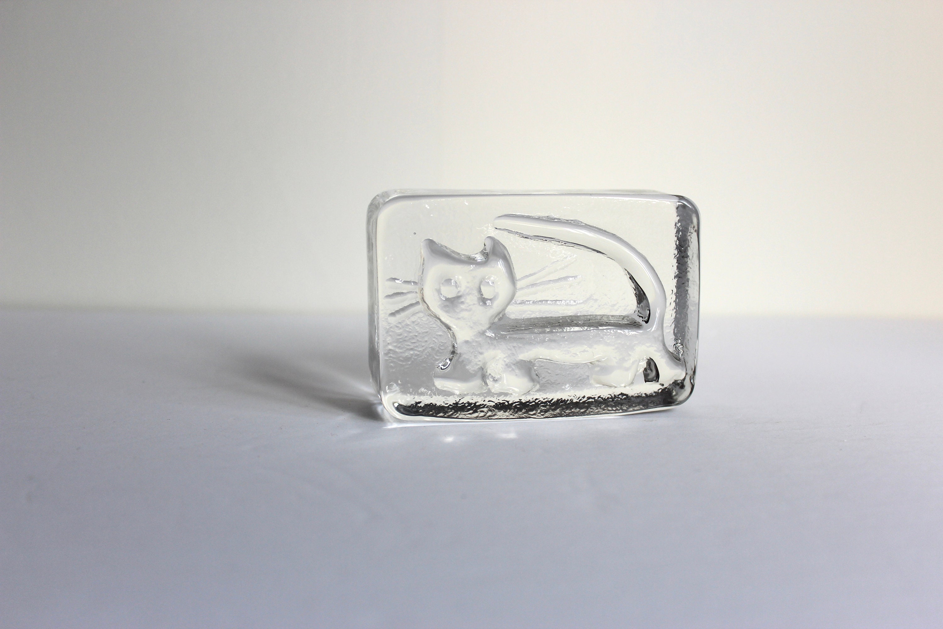 Modernist Glass Cat Paperweight, Lisa Larsen Style Modernist Art Glass ...
