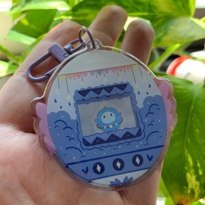 Alien Keychain | Tamagotchi Shaker - Etsy