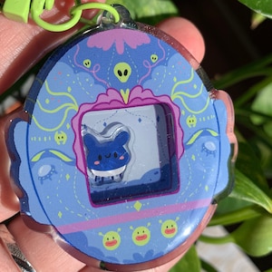 Alien Keychain | Tamagotchi Shaker - Etsy