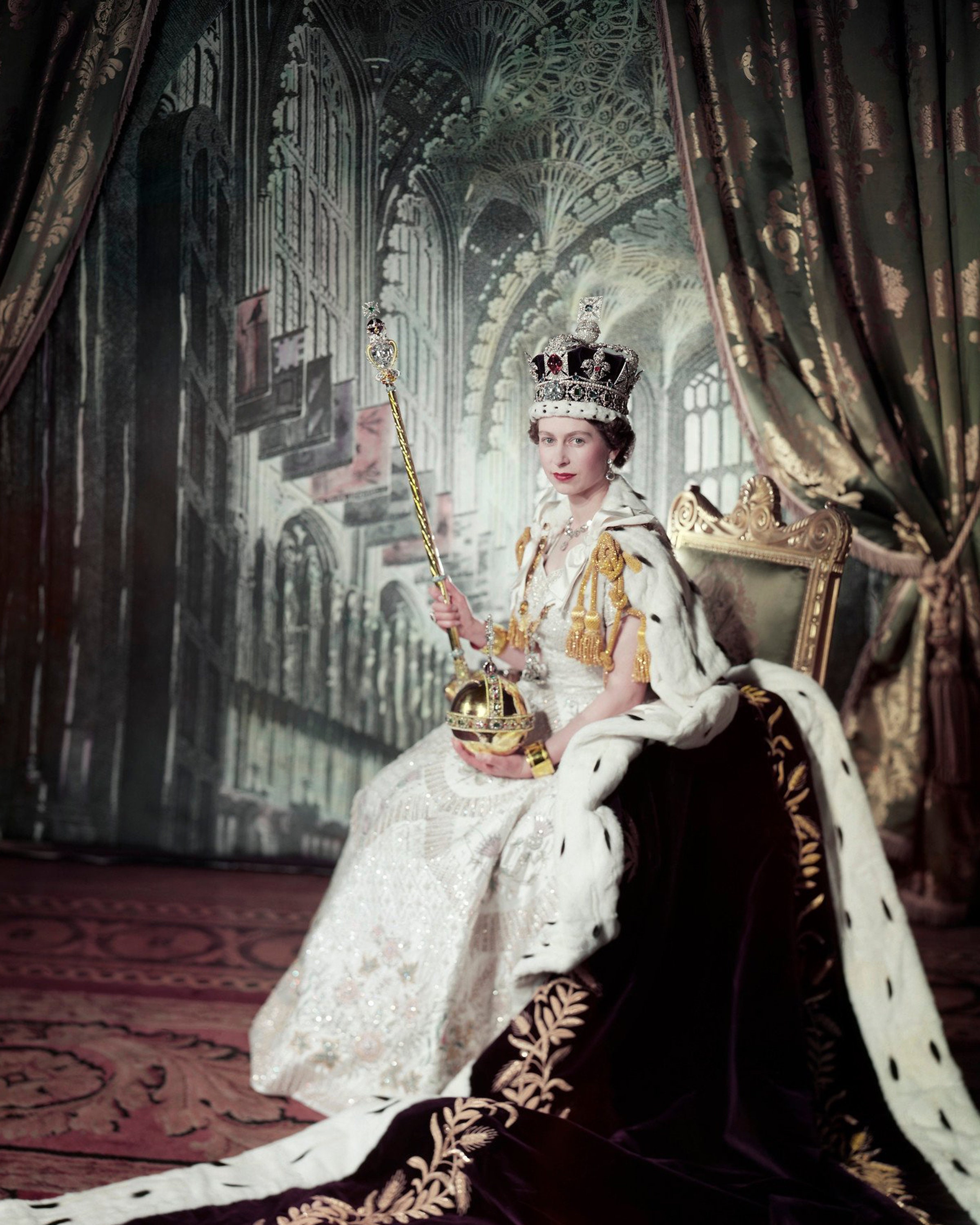 Queen Elizabeth II Portrait Iconic Queen Elizabeth Print Royal Jubilee ...