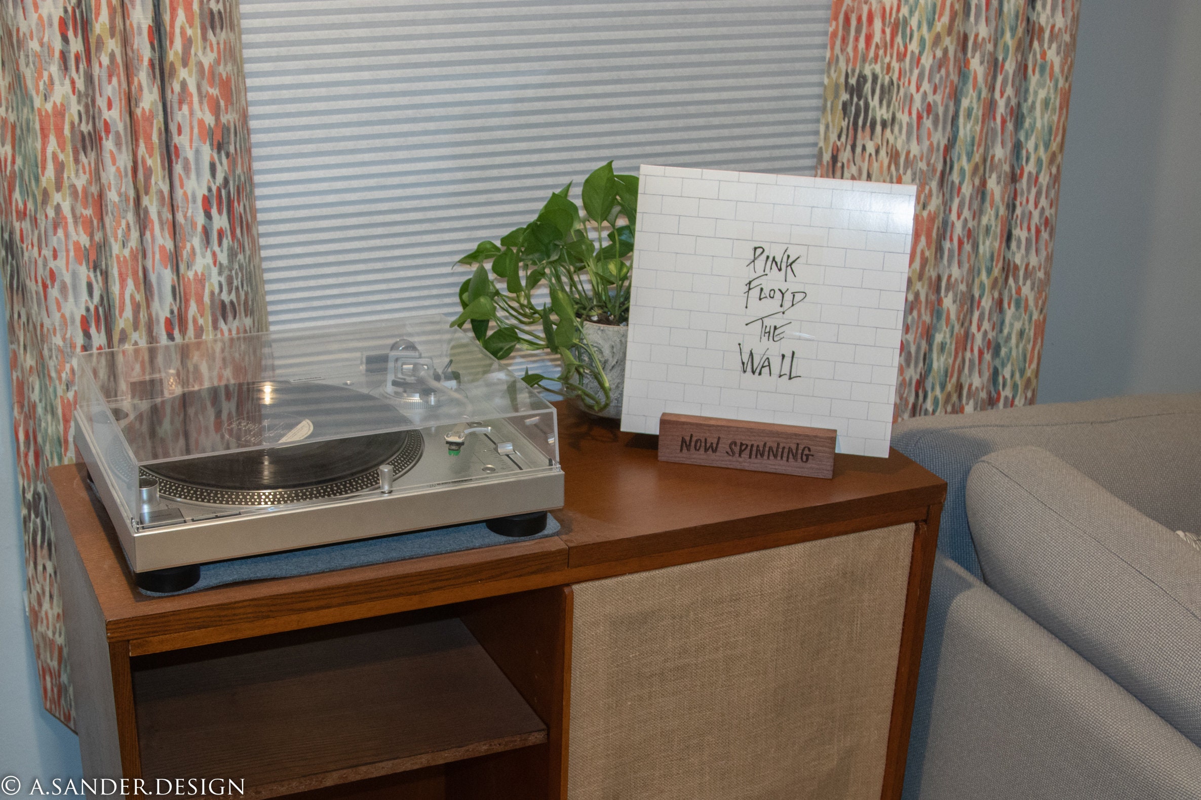 Now Spinning Stand for Vinyl Records - LP Sleeve Display - DJ, Vinyl ...