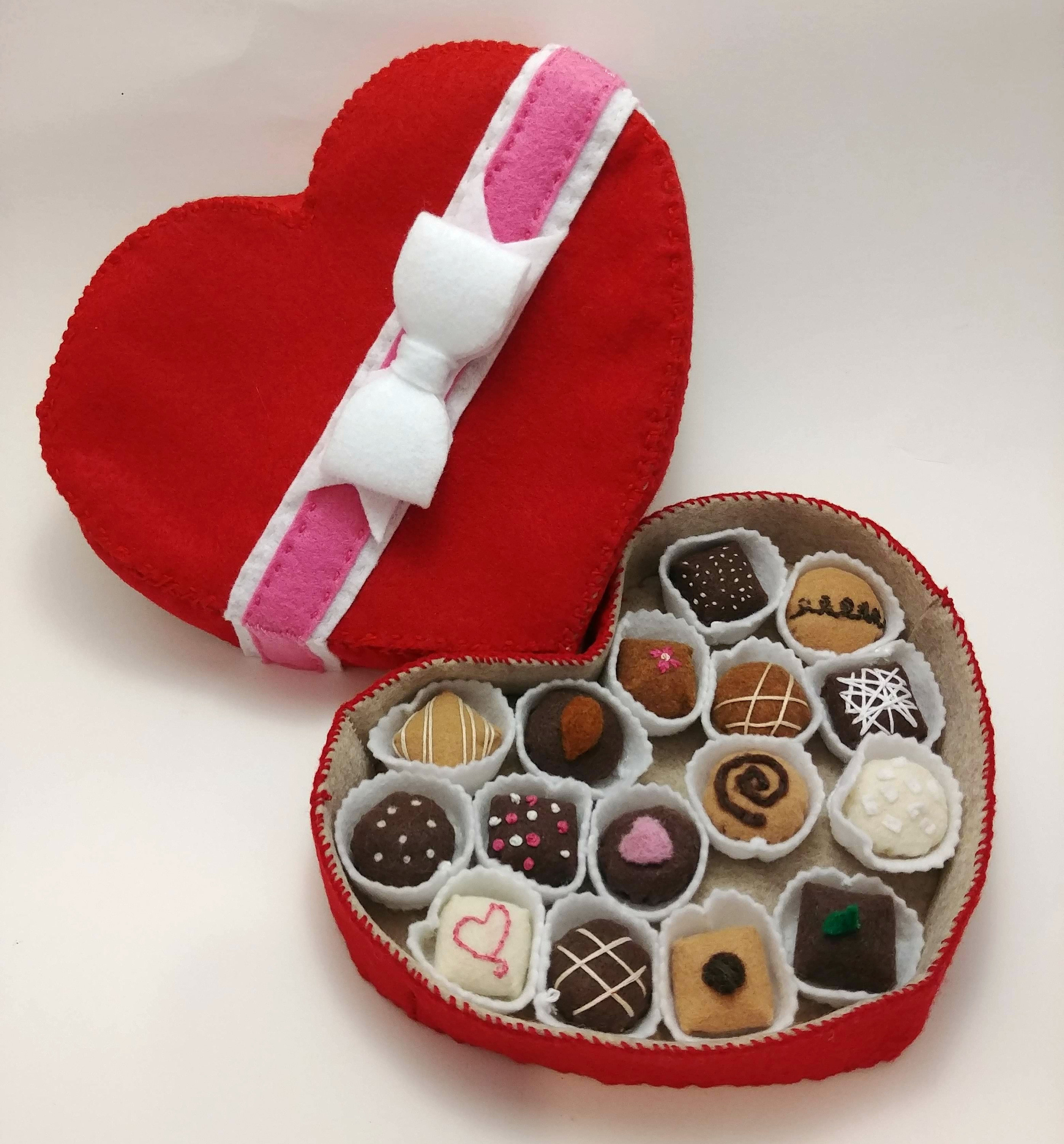 Felt Heart Box of Chocolates Kids Pretend Play Food - Etsy