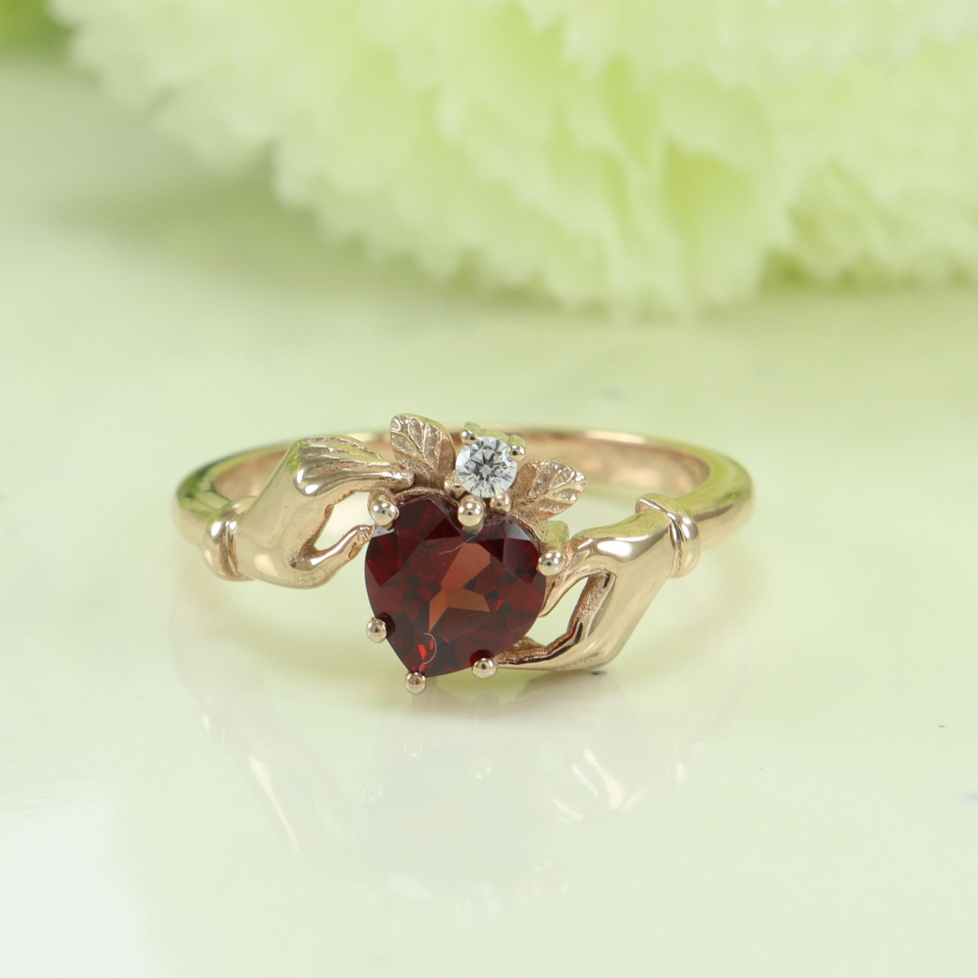 Unique Irish Claddagh Ring 14k Gold Heart Shaped Red Garnet Engagement ...