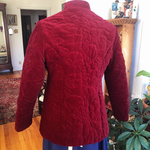GORGEOUS Quilted wine colored velvet Tang jacket, woo… - Gem