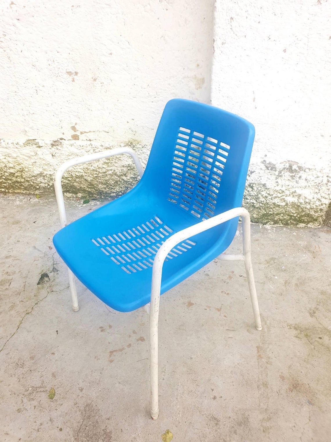 Vintage Blue Plastic Chair / Patio Chair / Beach Chair / Blue - Etsy