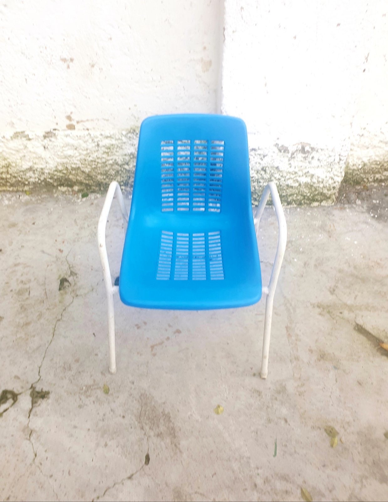 Vintage Blue Plastic Chair / Patio Chair / Beach Chair / Blue - Etsy