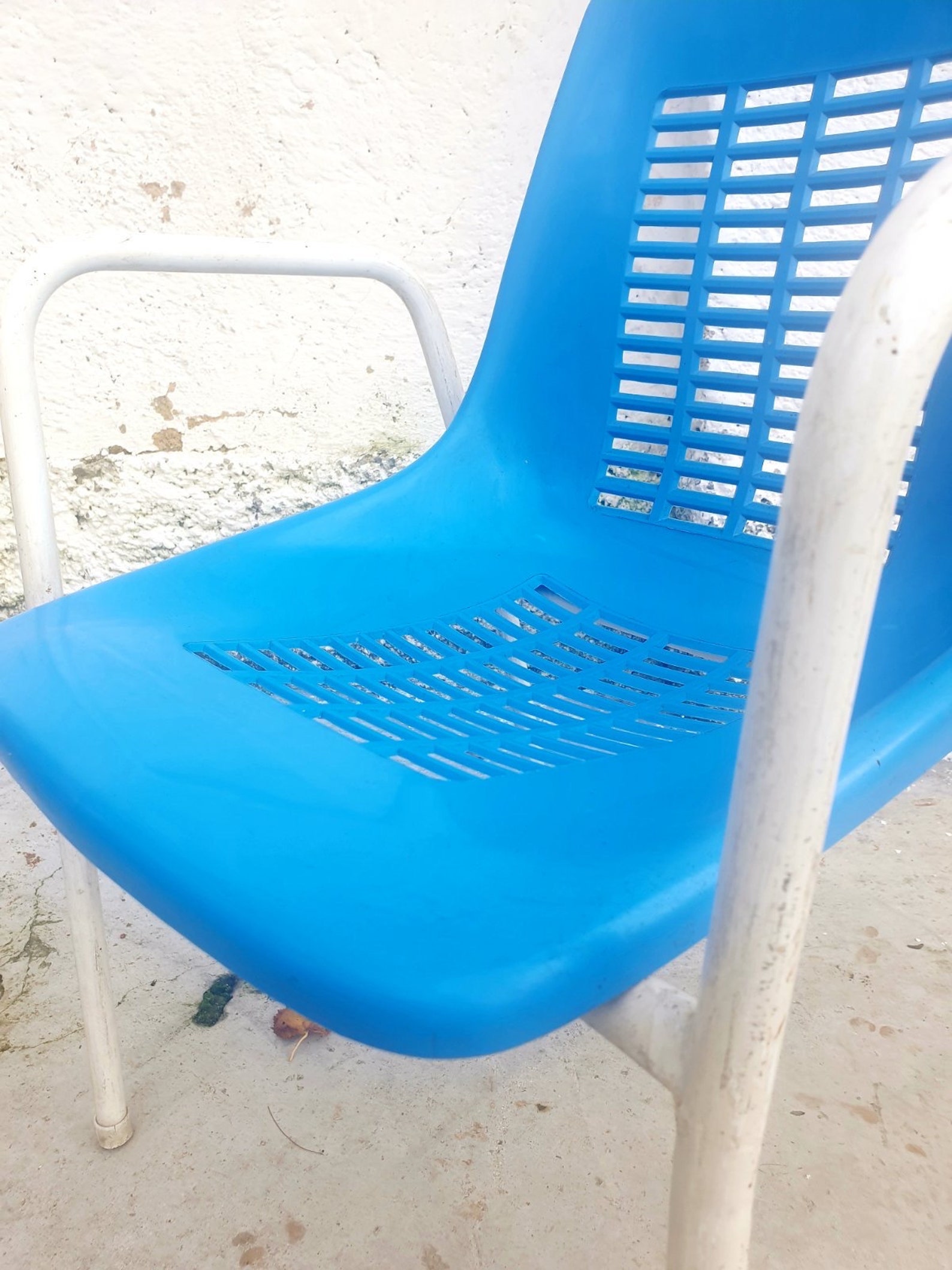 Vintage Blue Plastic Chair / Patio Chair / Beach Chair / Blue - Etsy