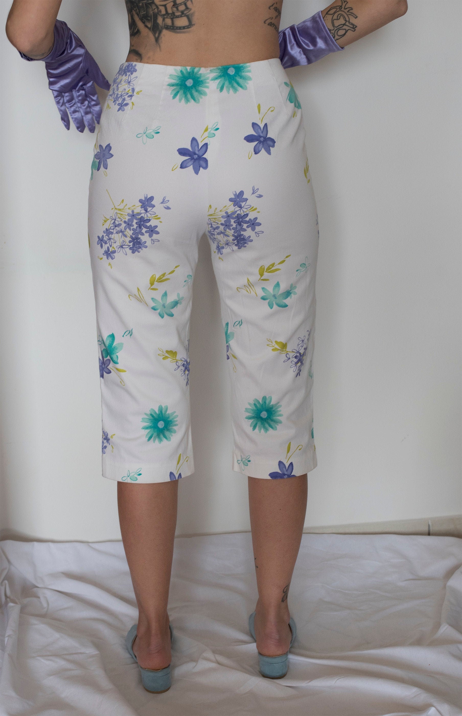 Vintage White Capri Pants With Flowers \ Small - Etsy