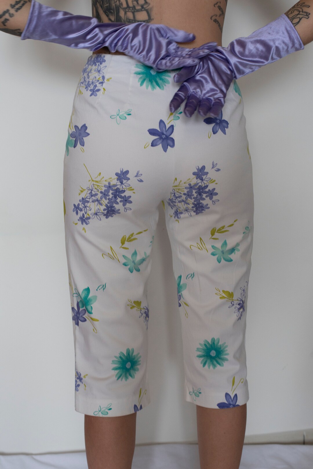 Vintage White Capri Pants With Flowers \ Small - Etsy