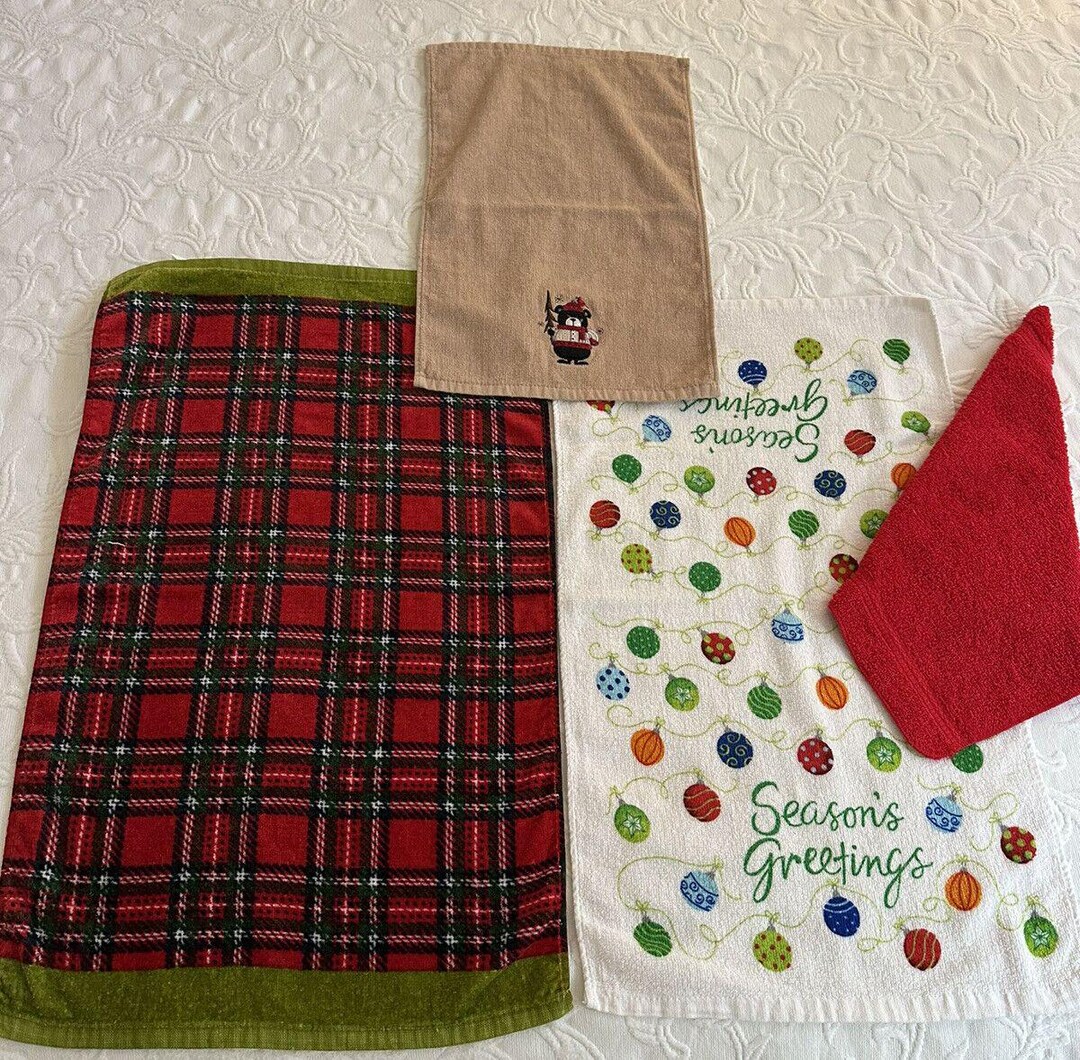 Lot of 4 - 3 Vintage Christmas Hand Towels, 1 Red Washcloth - Etsy