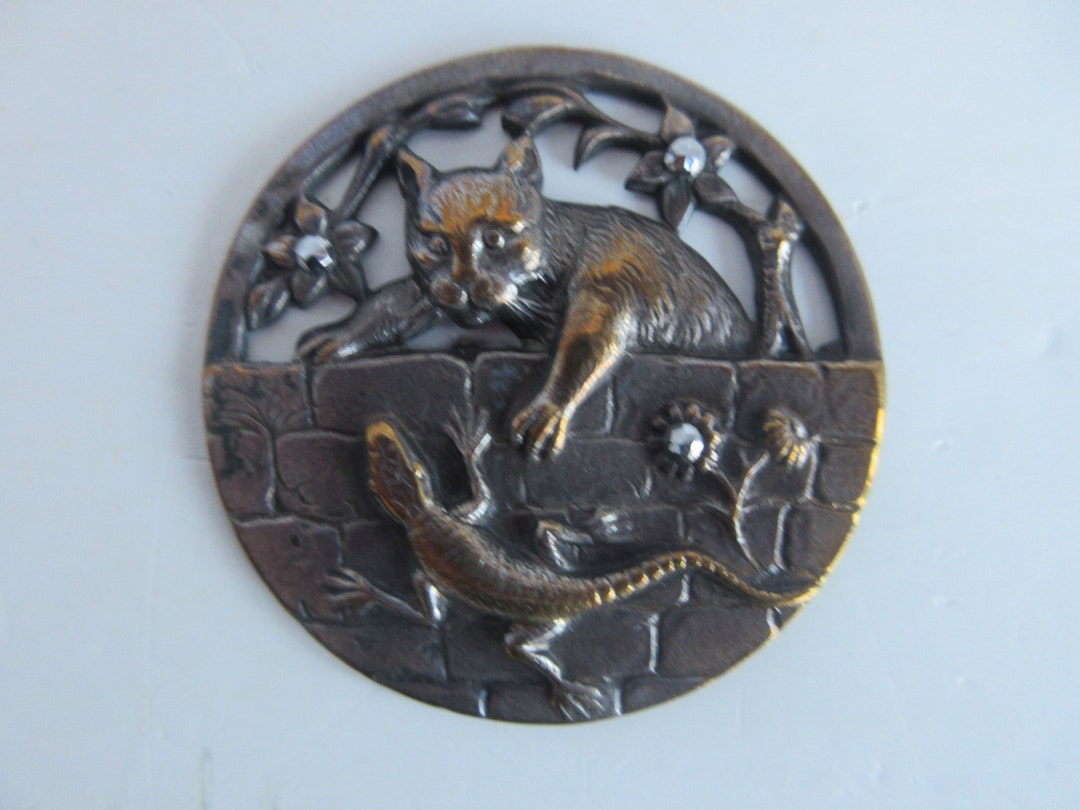 Absolutely Gorgeous Rare Vintage Metal Pictorial Button of KITTY AND ...