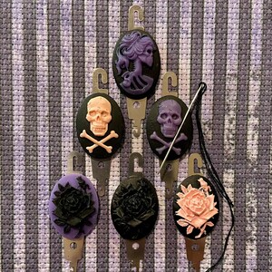 GOTH STITCH Femme Skull Rose Double Sided Needle Threader ...