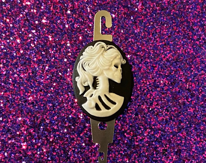 GOTH STITCH Victorian Skull Double Sided Needle Threader / Needleminder ...