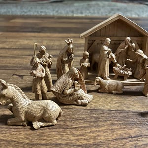 Hawthorne Village • Brown • Holy Family & Crèche • 20 Pieces Brown ...
