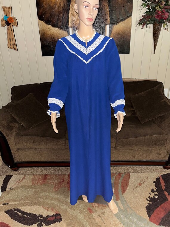 Vintage “Vassarette” Velvet Robe Women~Size Medium - Gem