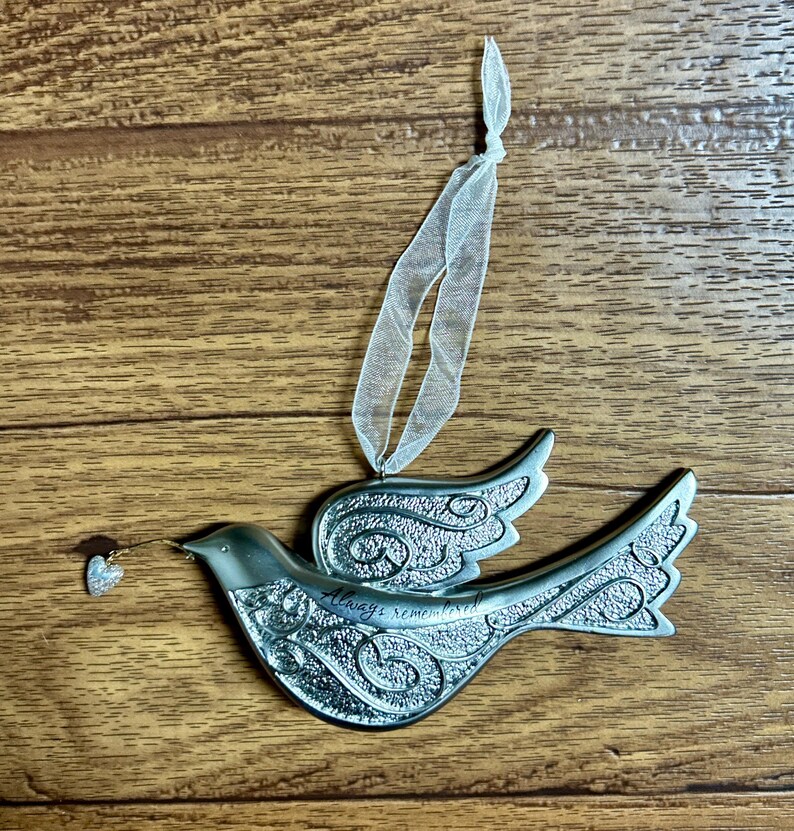 Hallmark ~ 2007 ~ Silver Metal ~ Dove Bird (always Remembered) Ornament ...