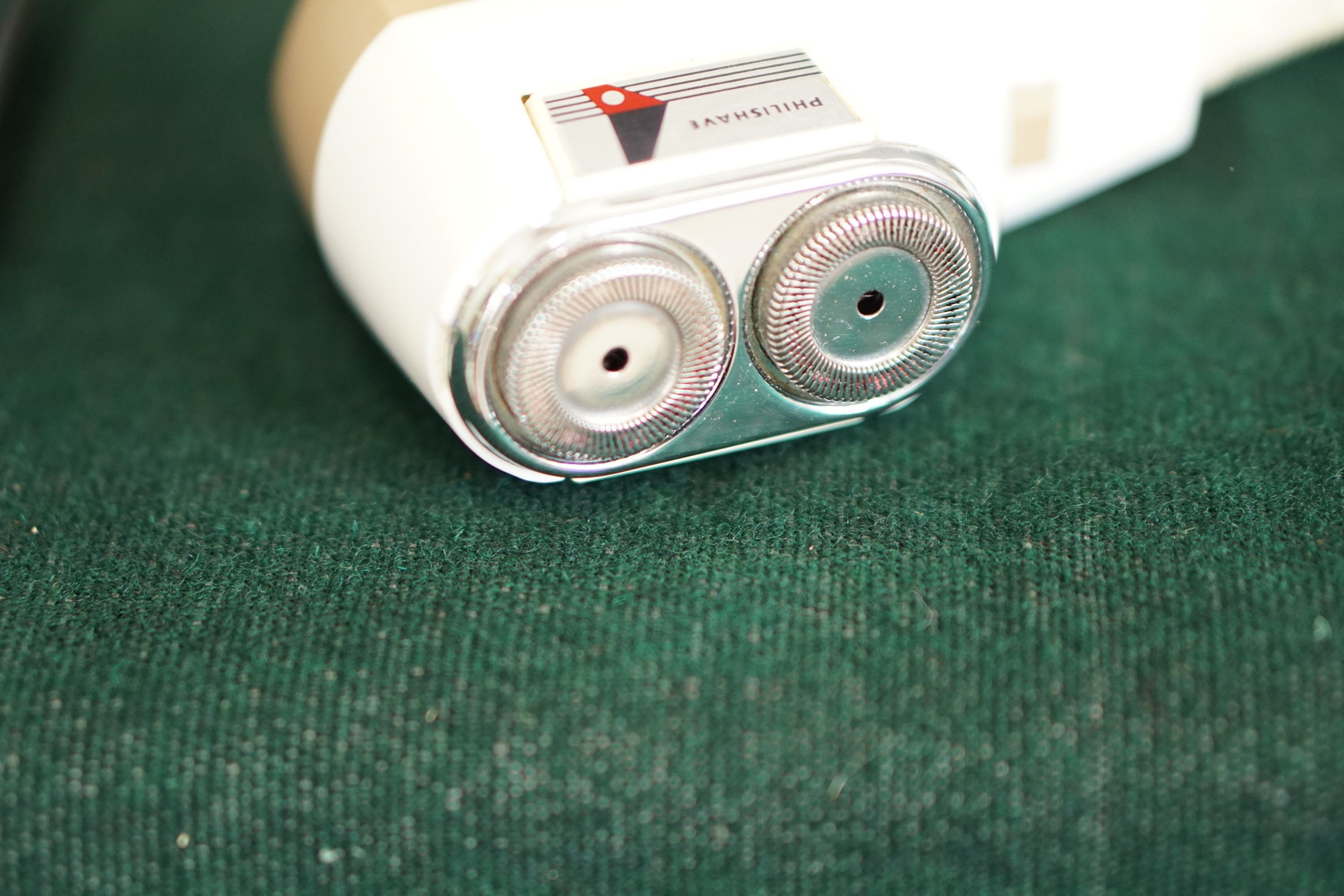 Vintage PHILISHAVE Electric Razor PHILIPS Model 1604 Man 2 | Etsy