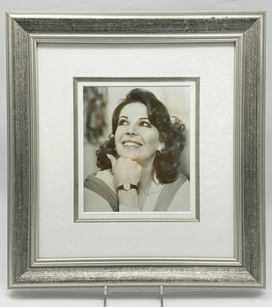 Natalie Wood Signed Photo in Frame - Hollywood Star Natalie Wood Signed ...