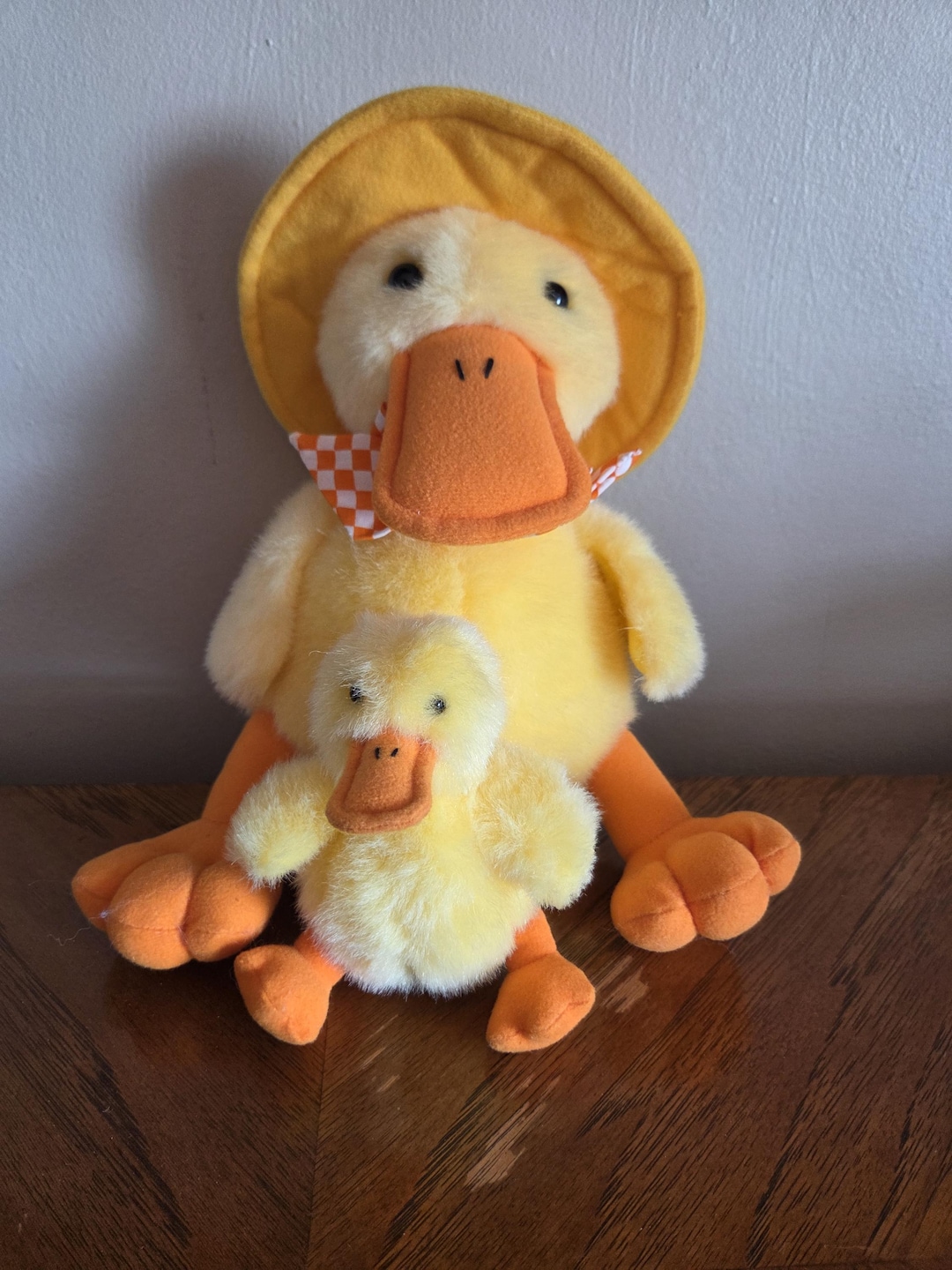 Mama Chick Has a Pull String to Pull Her Baby Chick Back After You Pull ...