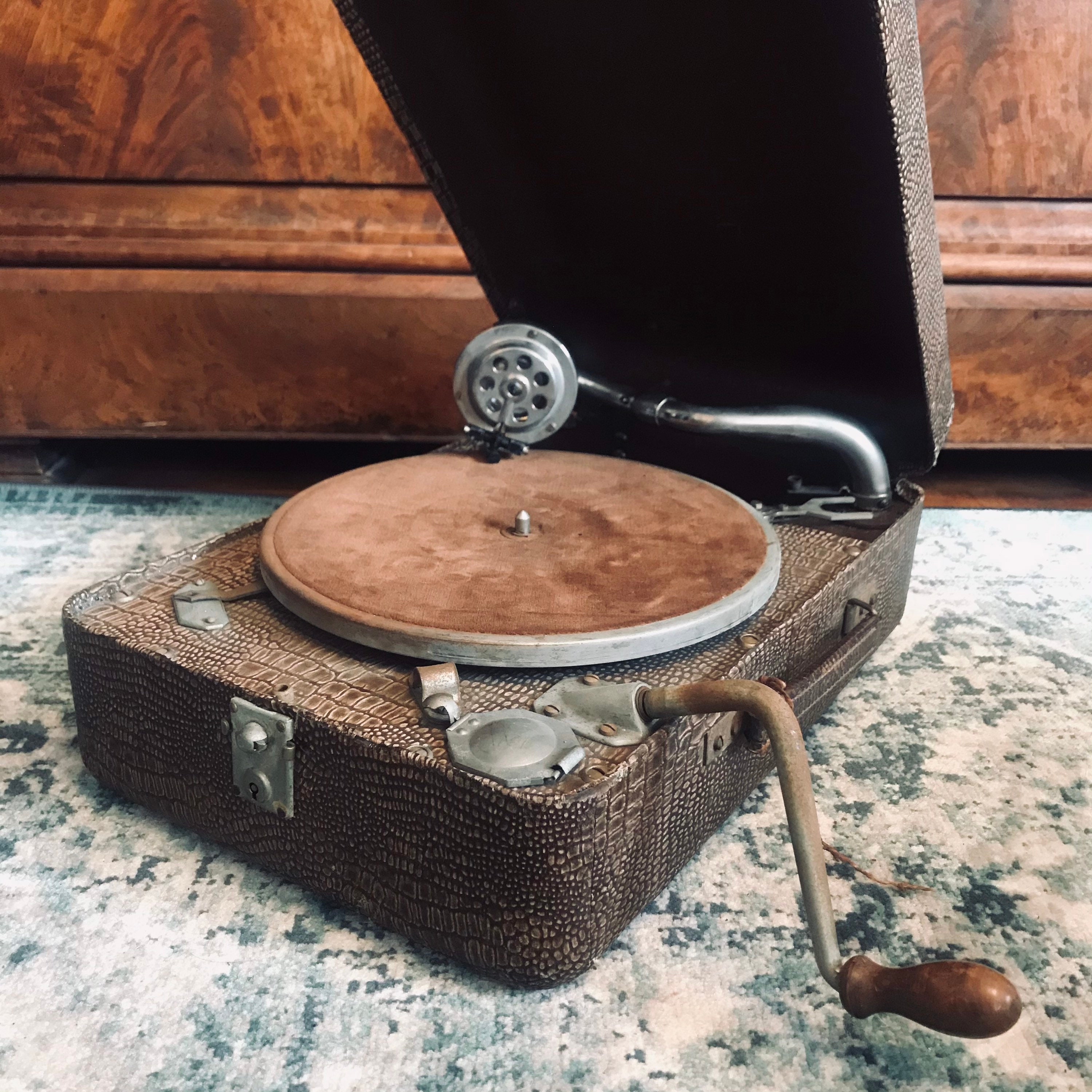 1930 Silvertone Phonograph for sale| 16 ads