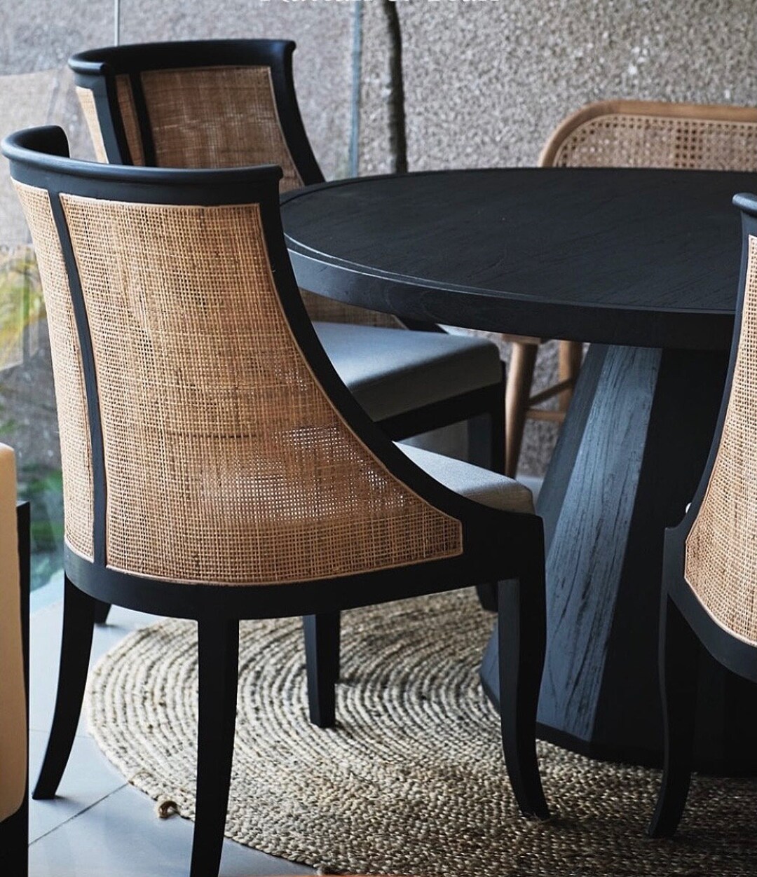Prisma Solid Mango Wood Pedestal Style Dining Table With a Beautiful ...