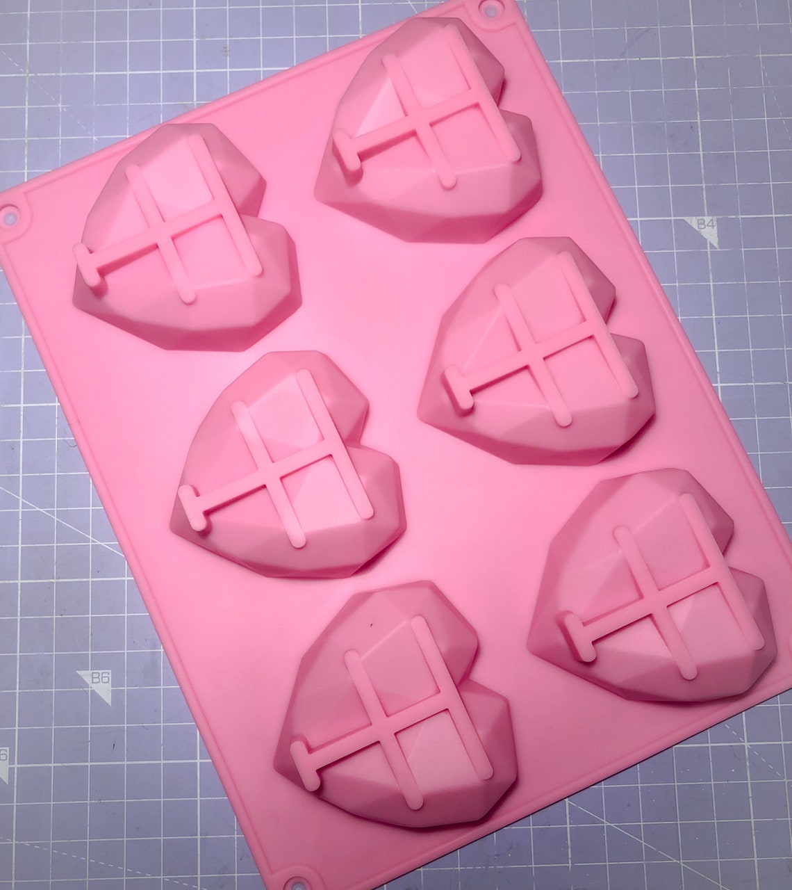 6 Cavity Geometric Diamond Heart Mould / Mold for 3D Valentines Love ...