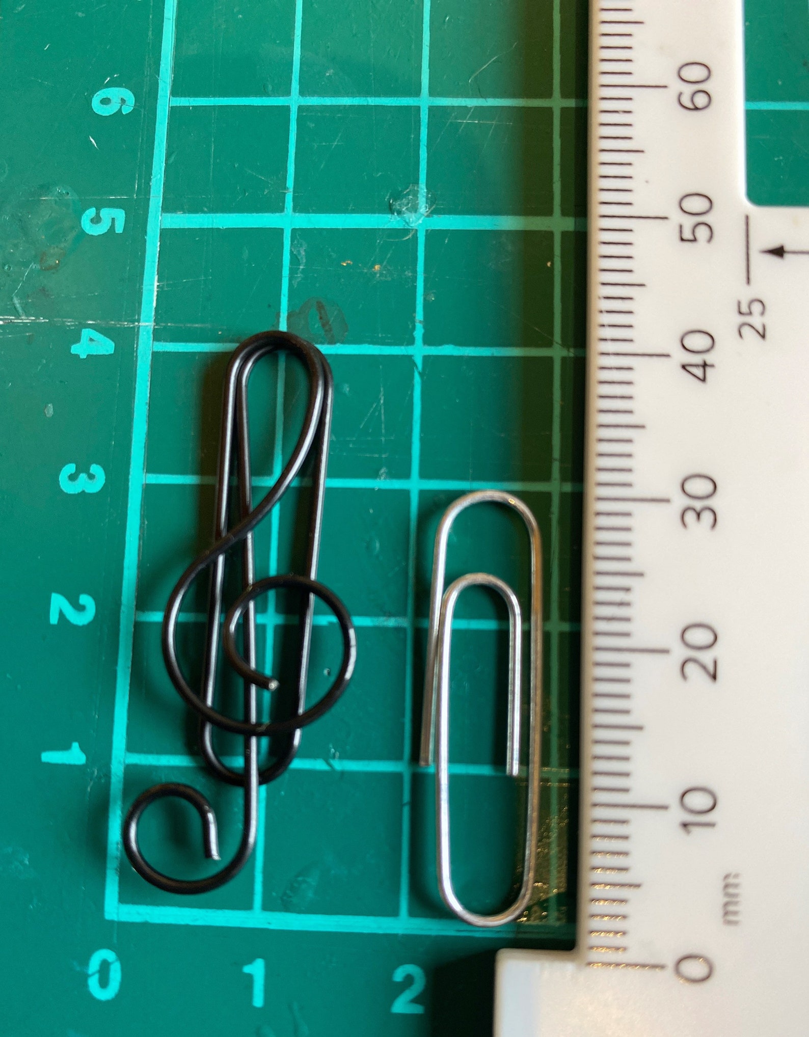 Set of 10 Quality Music Musical Treble Clef Coloured Metal Paper Clips ...