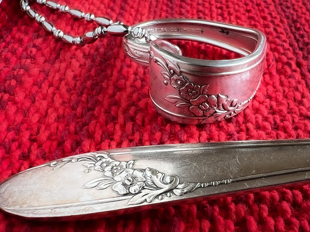 The queen Bess Ii Silver-plate Spoon Floating Heart Necklace 1946 - Etsy