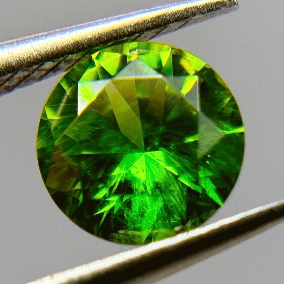 Natural Demantoid With Horsetail Inclusion Form Ural Mountain, Russia ...