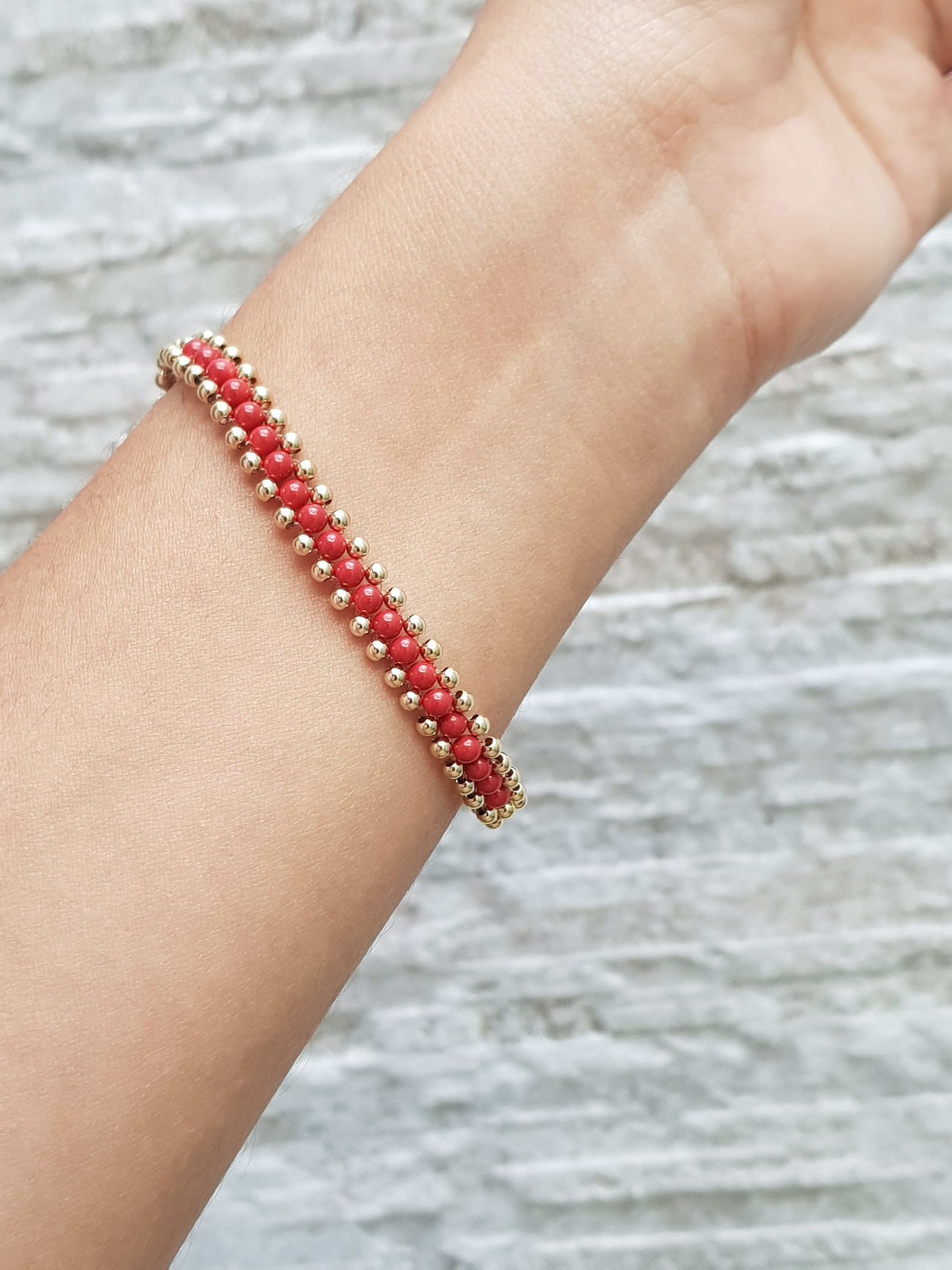 Pulsera de oro con perlas rojas, Brazalete de oro con cuentas swarovski ...