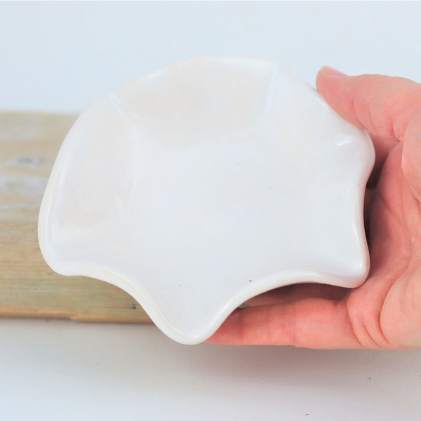 Scalloped Pottery Bowl - Etsy