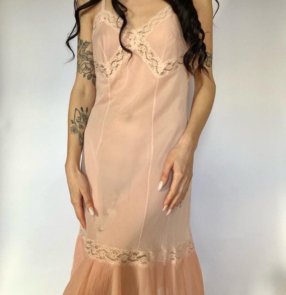 Beautiful Pastel Pink Vintage Nightgown Gem